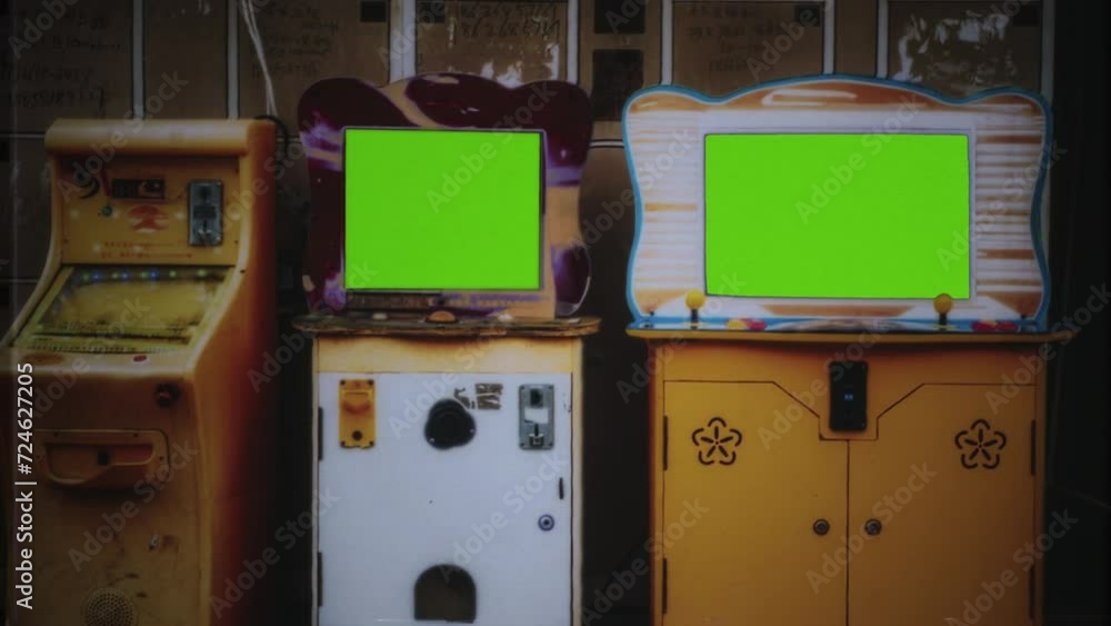 Video „Vintage Arcade Machines Green Screen Old VHS Texture, Zoom In ...