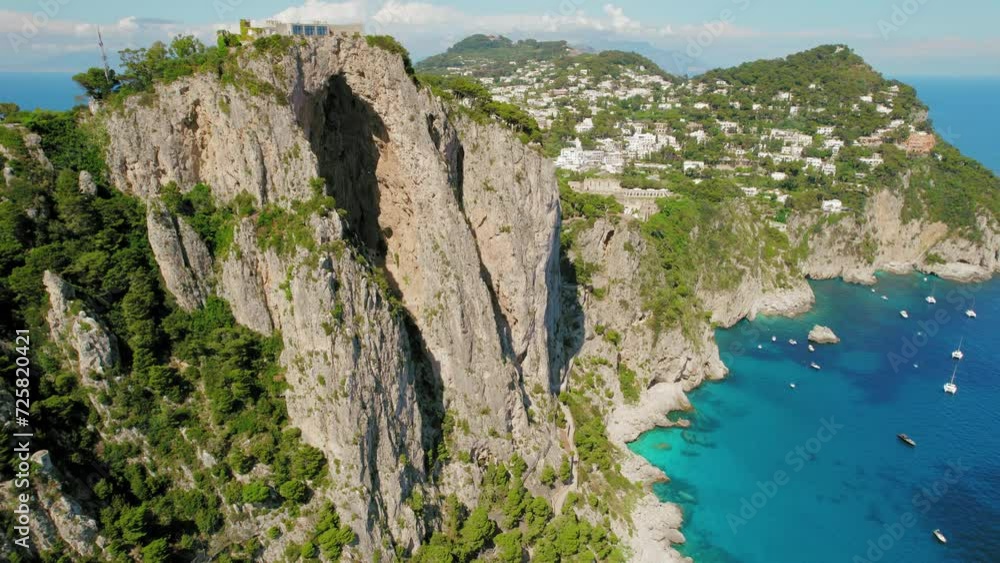 Vidéo Stock Capri coastline shines with Mediterranean allure under the ...