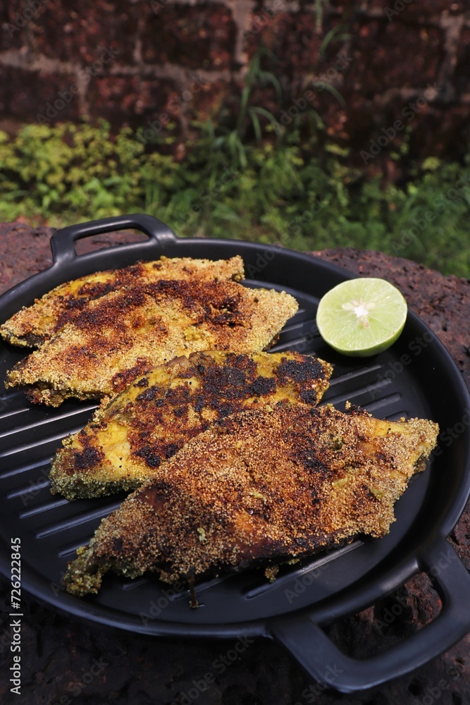 Indian black pomfret fish fry. Halwa Rava fry. Indian Spicy fish fry ...