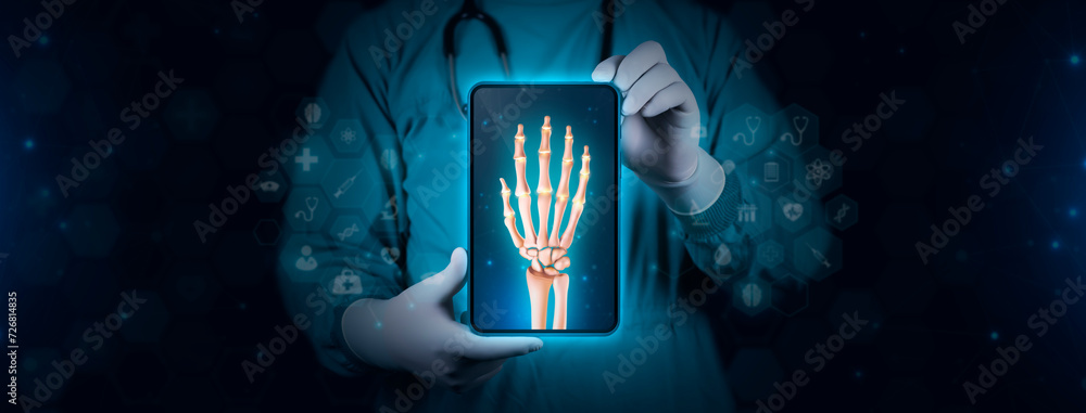 Pain in the joints of the bones of the hand. The doctor teaches and ...