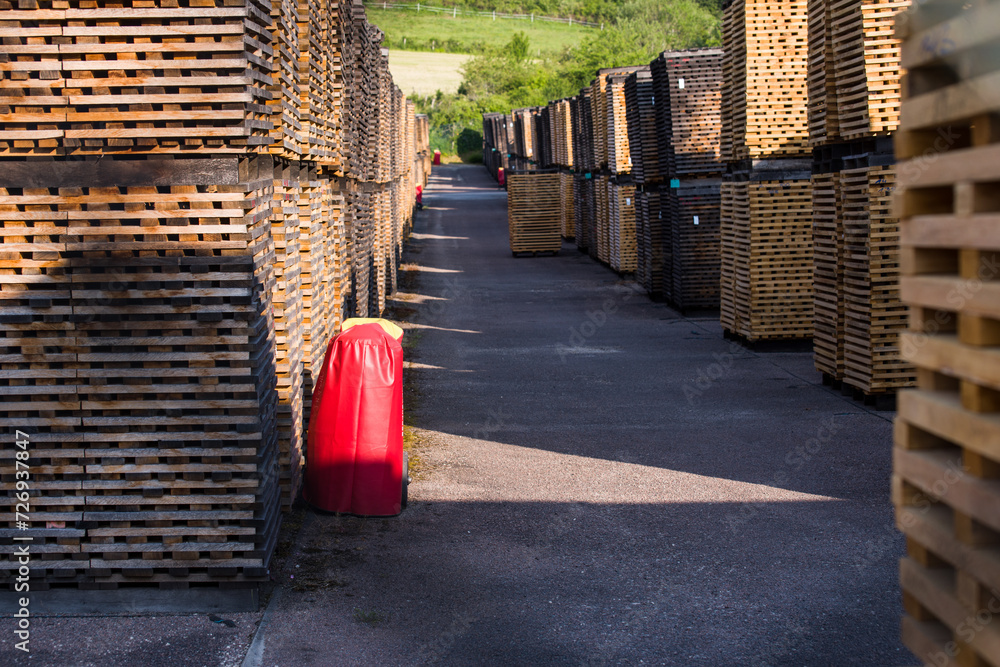 La sécurité incendie dans une tonnellerie. Extincteur dans une ...