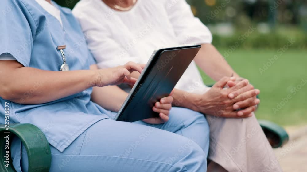 Vidéo Stock Nurse, tablet and patient outdoor for healthcare, help or ...