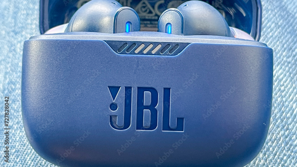 Foto Stock Moscow January 20 2024, JBL Tune 225TWS White Wireless ...