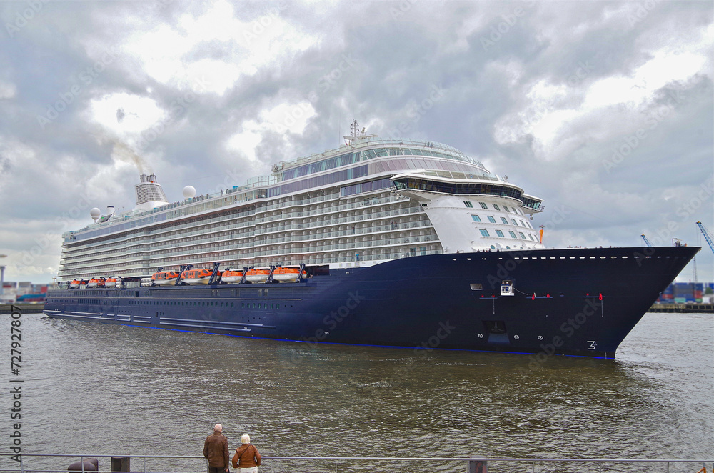 Inaugural call of modern cruiseship cruise ship liner into port of ...
