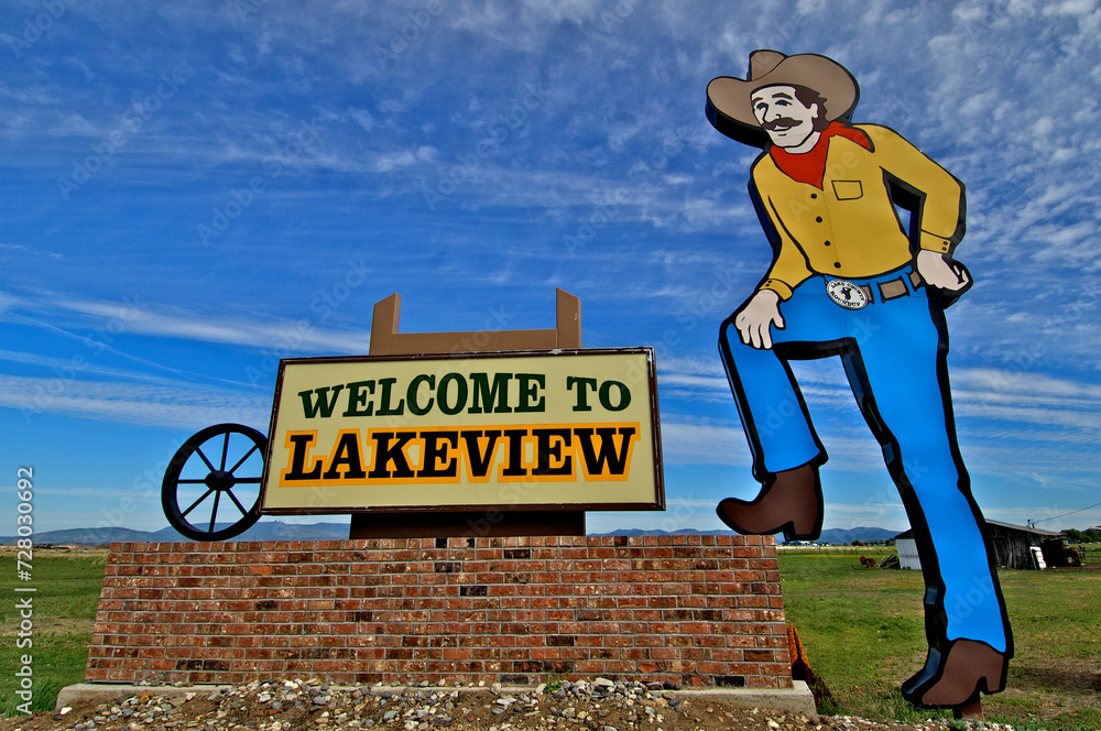 Welcome sign to Lakeview, Oregon. The “Tallman” cowboy symbol Is ...