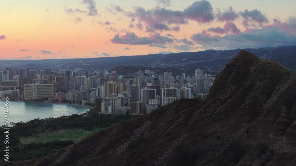 Capital city of Oahu Island at tourist landmark at scenic sunset ...