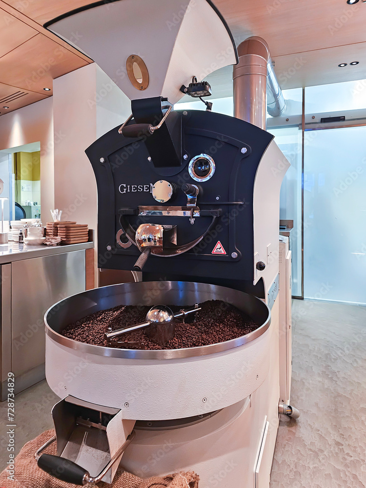 RUSSIA, MOSCOW, 05, JANUARY, 2024: Giesen Coffee Roasters automatically ...