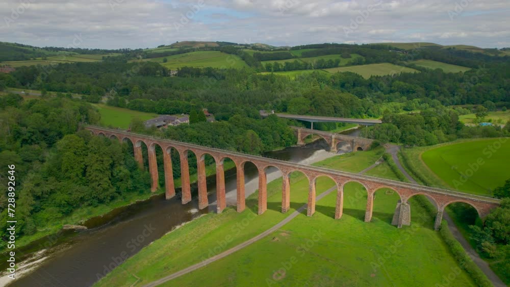 Vidéo Stock AERIAL: Magnificent Leaderfoot Viaduct embedded in ...