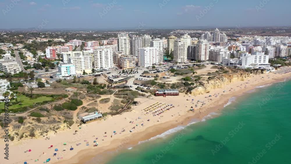 Vidéo Stock Armacao de Pera city perspective from above. people at the ...