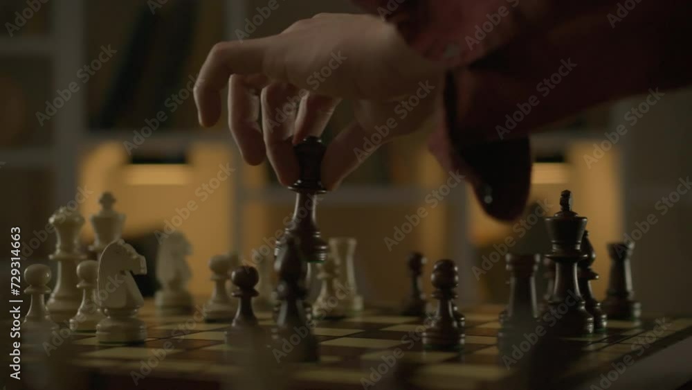 Vidéo Stock An experienced chess player confidently moves a piece on ...