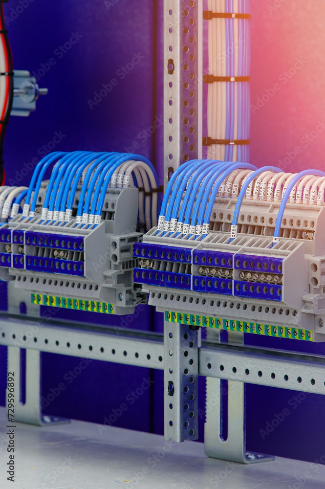 Foto de Electrical pass-through terminals for connecting copper ...