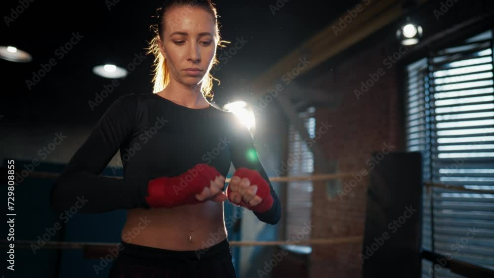 Vidéo Stock Woman fighter boxer wraps her hand with boxing bandage ...