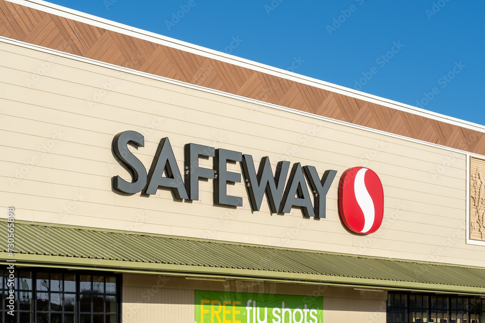 Kauai, Hawaii, USA - January 18, 2024: Close-up of Safeway logo sign on ...