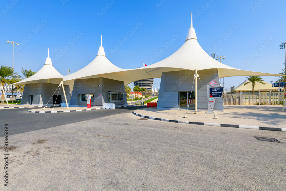 Foto de General view of one of the entrances into the Bahrain ...