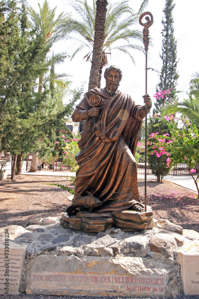 Foto de Statue of Saint Peter holding the keys of the Kingdom in ...
