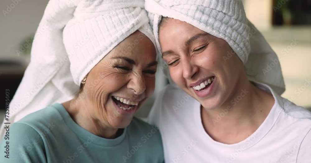 Vidéo Stock Close up of multi-generational women, mum and daughter ...