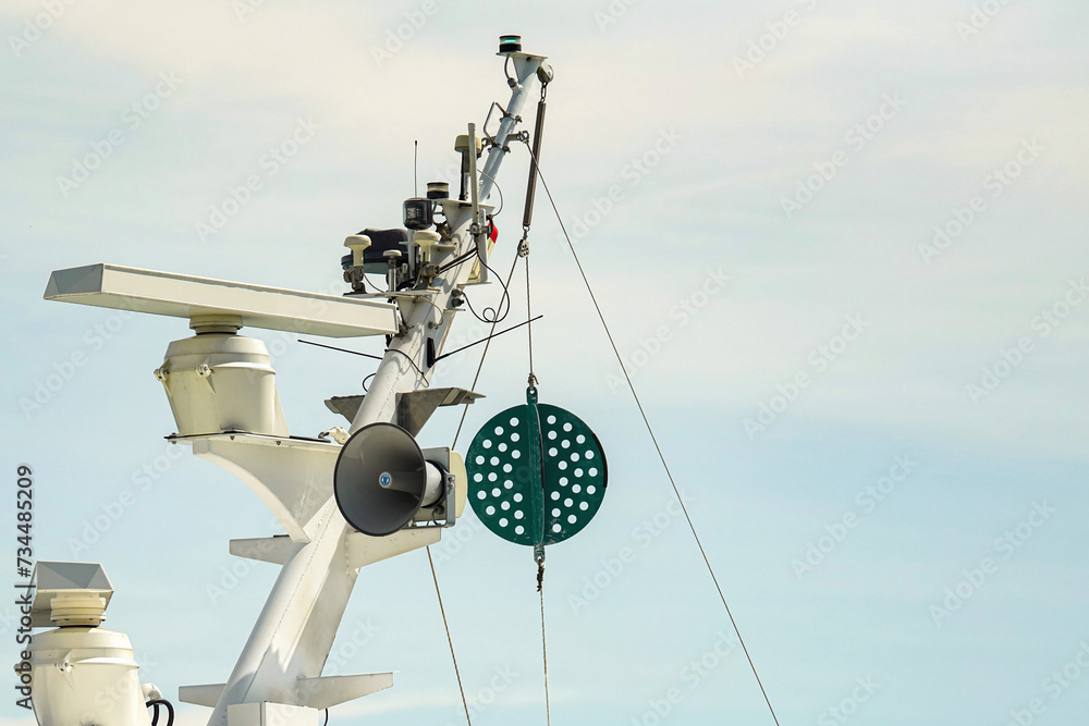 Foto de Radio navigation communication system on a ship. Radio Antennas ... Foto de Radio navigation communication system on a ship. Radio Antennas ...