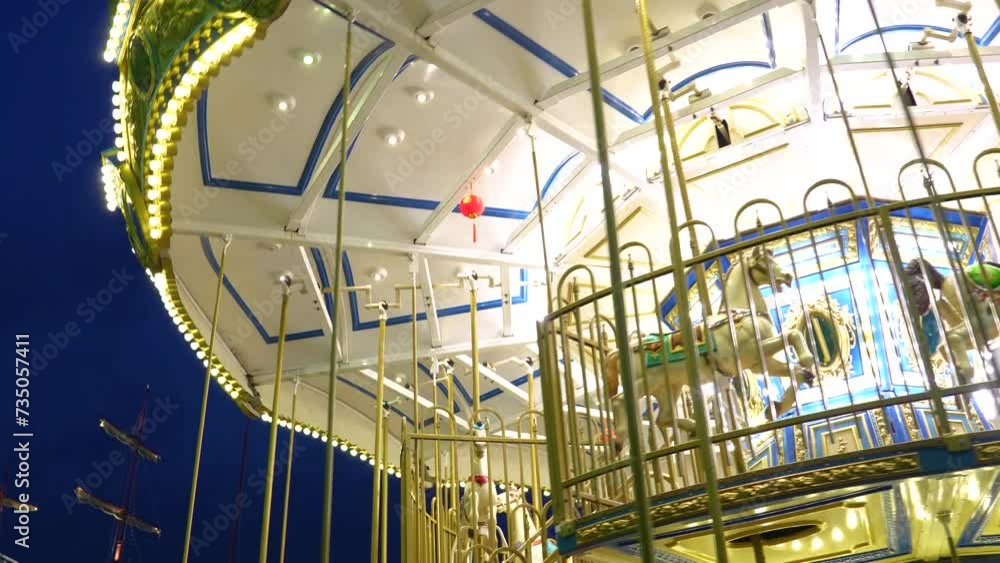 Vidéo Stock Old French carousel spins second top floor rotates in a ...