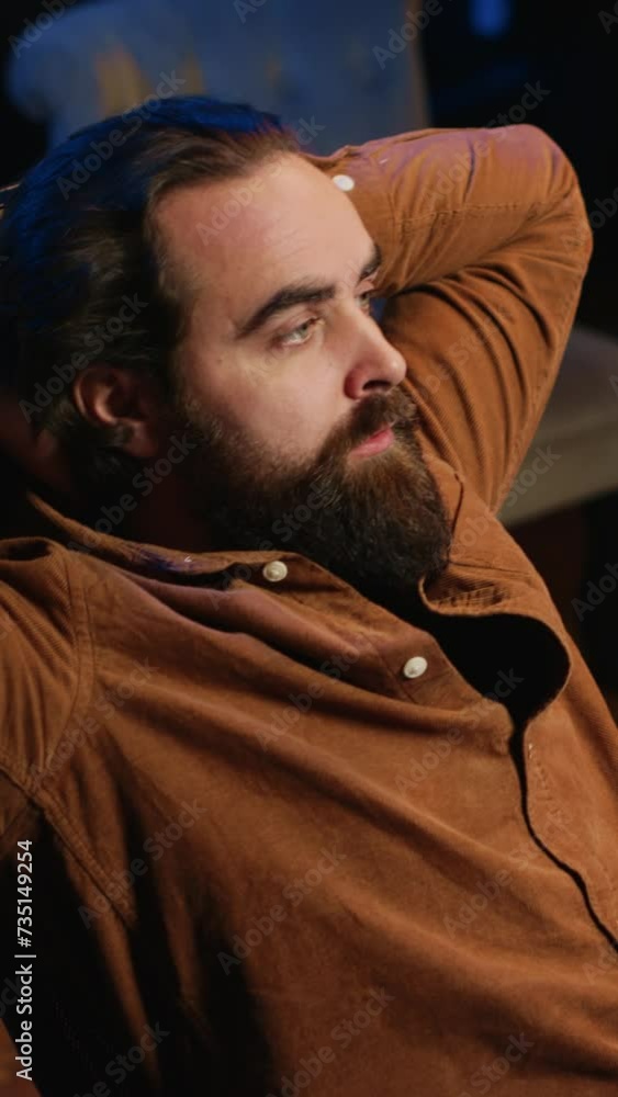 Vidéo Stock Annoyed software developer exasperated after failing to remove all bugs while coding ...