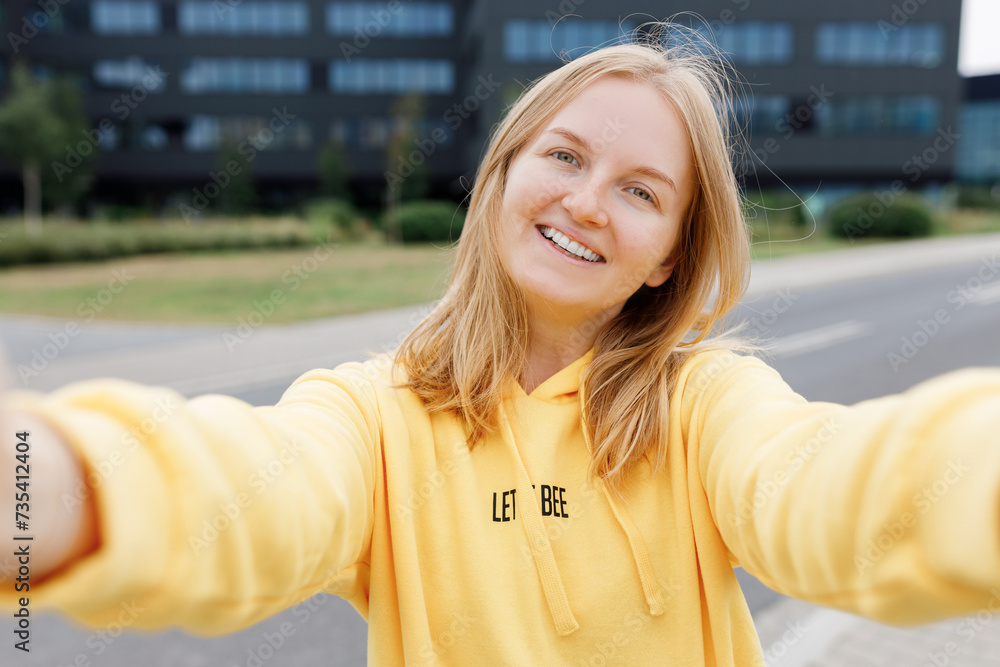 Young beautiful girl say Hi. Photo relaxed charming positive woman hold ...