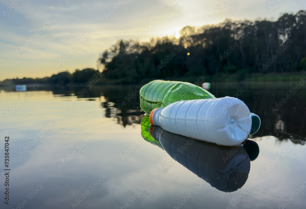 Plastic pollution is filling ocean and devastating wildlife. Aquatic ...