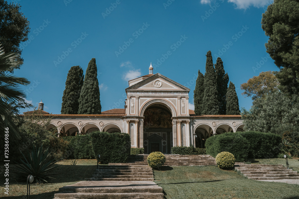 Santuario de Santa María Reina de Pedralbes en Barcelona. Amplia ...