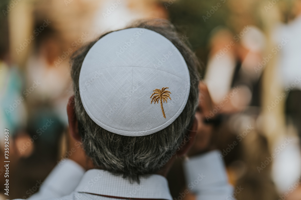 La kipá, el gorro redondo con el que los judíos practicantes se cubren ...