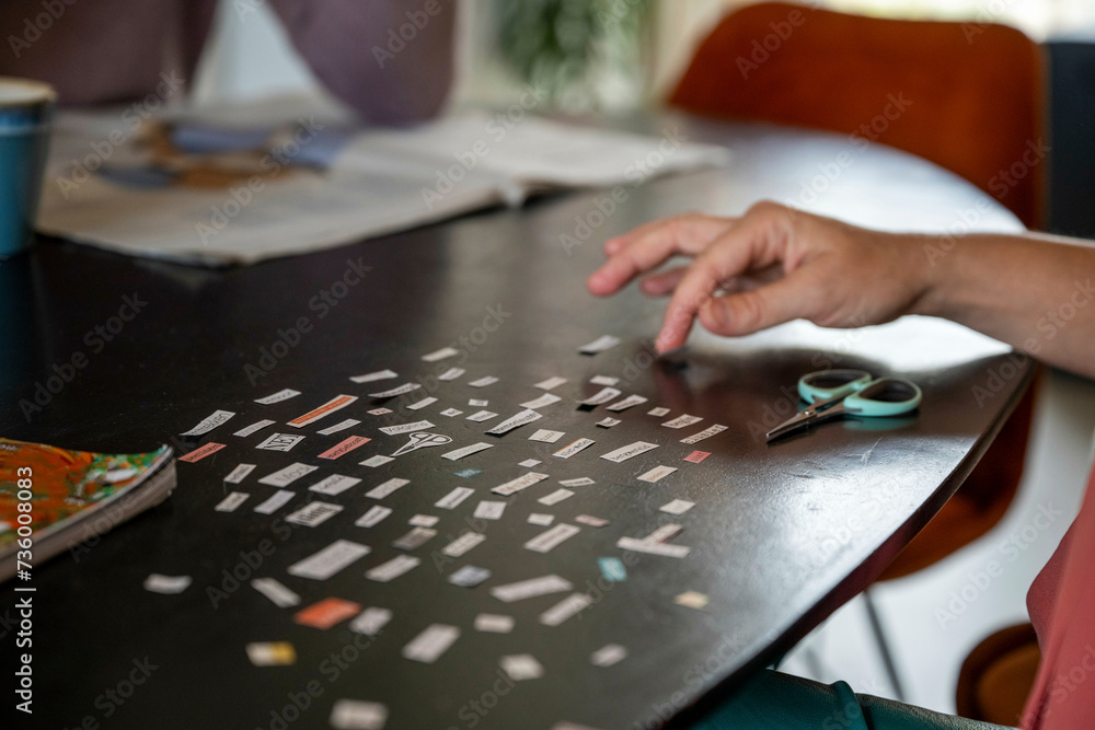 Organsing post it notes on the table to coordinate plans Stock Photo ...