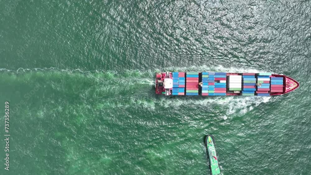 Vidéo Stock Cargo Container Ship was pulling by Tugboat. container ship ...