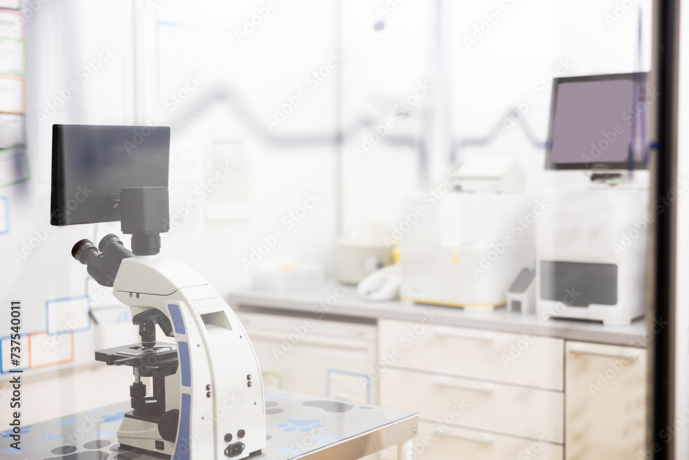 Microscope with multiple magnification, additional liquid crystal ...