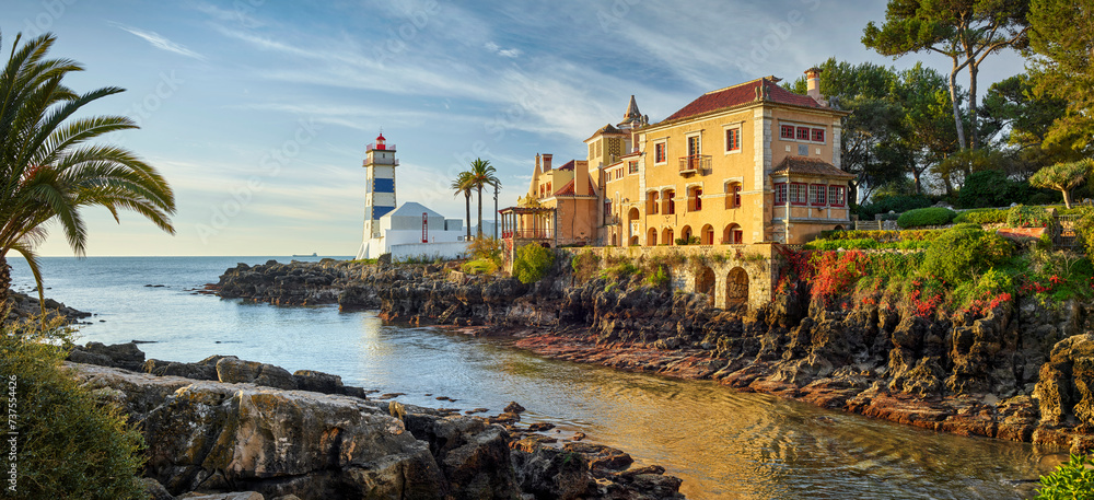 Leuchtturm am Forte de Santa Marta, Cascais, Portugal Stock Photo ...
