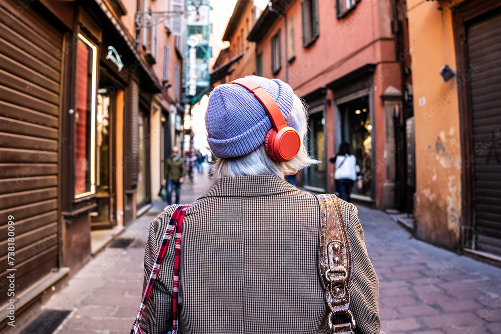 Gen z girl wearing chic trendy clothes - stylish gen z trendsetter in ...