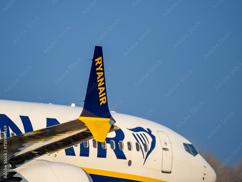 Ryanair Boeing 737 Max 8 split-tip winglet also called split-scimitar ...