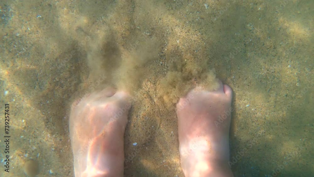 Vidéo Stock View of a woman's feet digging her toes into the sand under ...