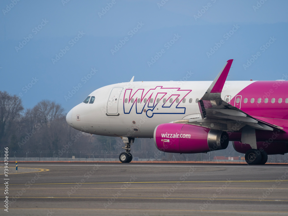 Wizzair Airbus A320 is taxiing at BGY Milano Bergamo international airport Stock-Foto | Adobe Stock