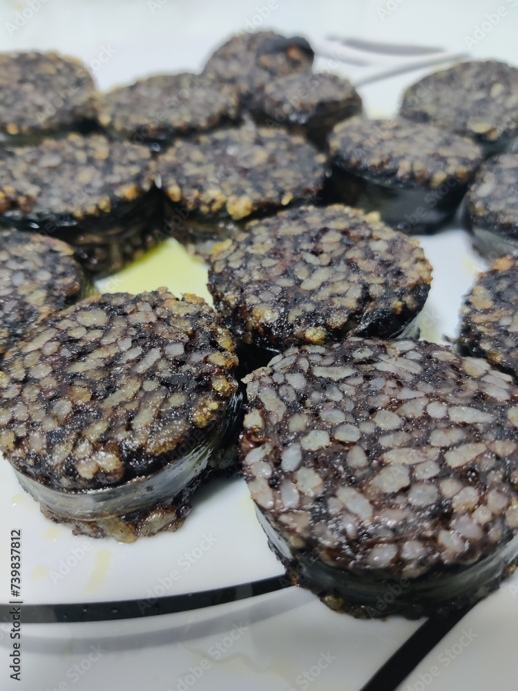 Morcilla de Burgos, comida tradicional española. Black pudding from ...