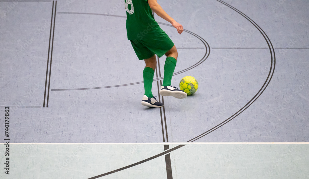 Futsal Hallen Fußball und Sporthallenboden in einer Sporthalle mit ...