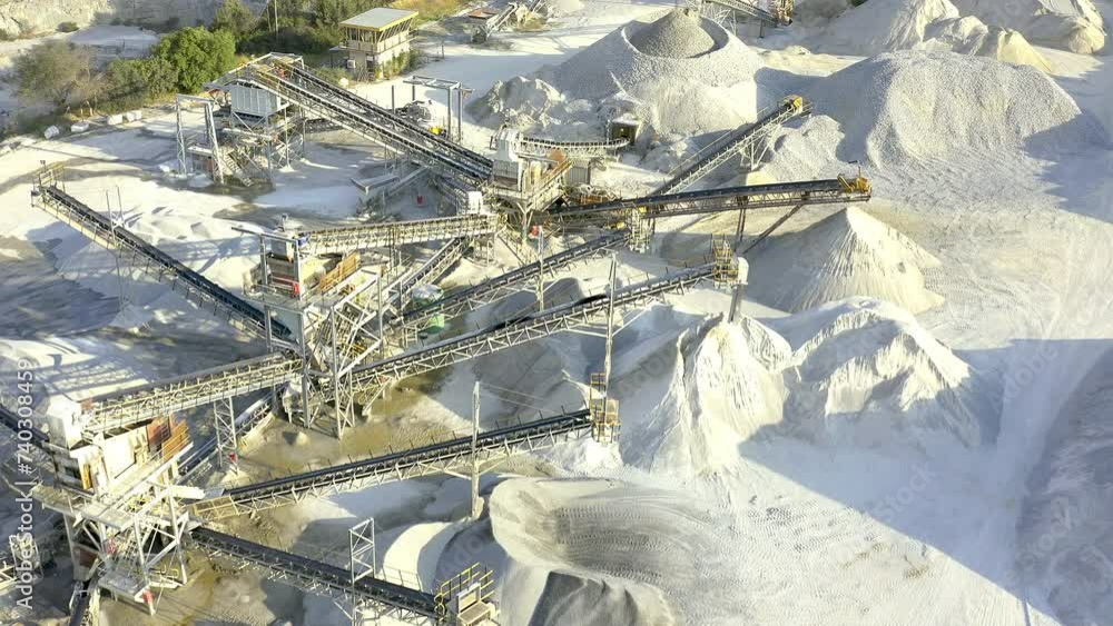 Stockvideo Sand mining, machinery and drone for natural resources ...