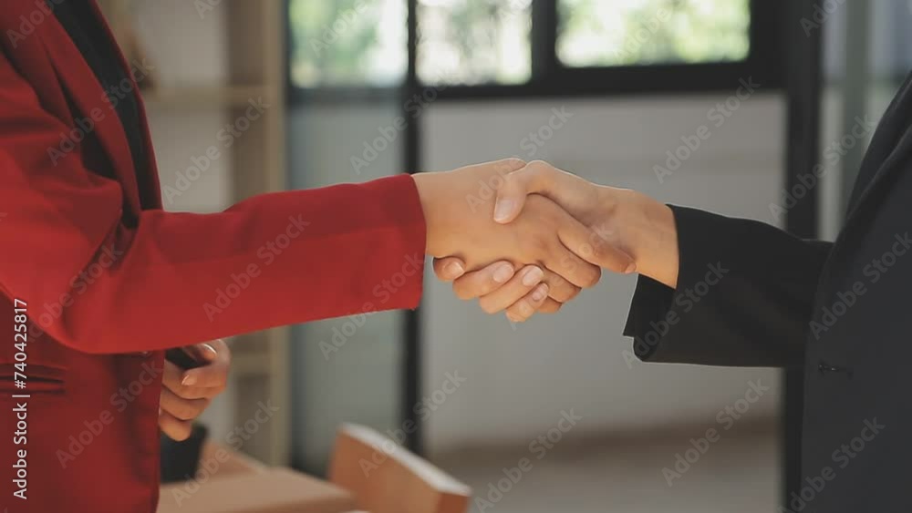Close-up view of business partnership handshake, Photo of two ...