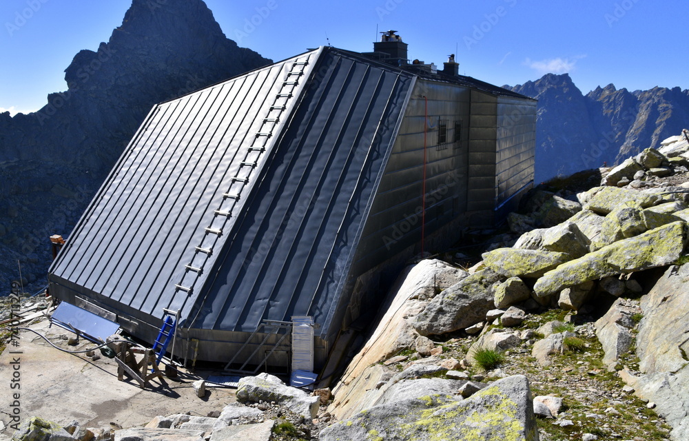 Legendarne, najwyżej położone schronisko Chata pod Rysami, zaopatrzenie ...
