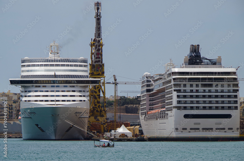 Modern cruise ship cruiseship liner maintenance repair modernization ...