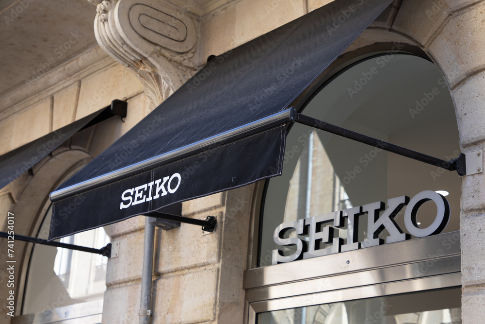 seiko clock chain boutique logo brand and sign text front wall entrance ...