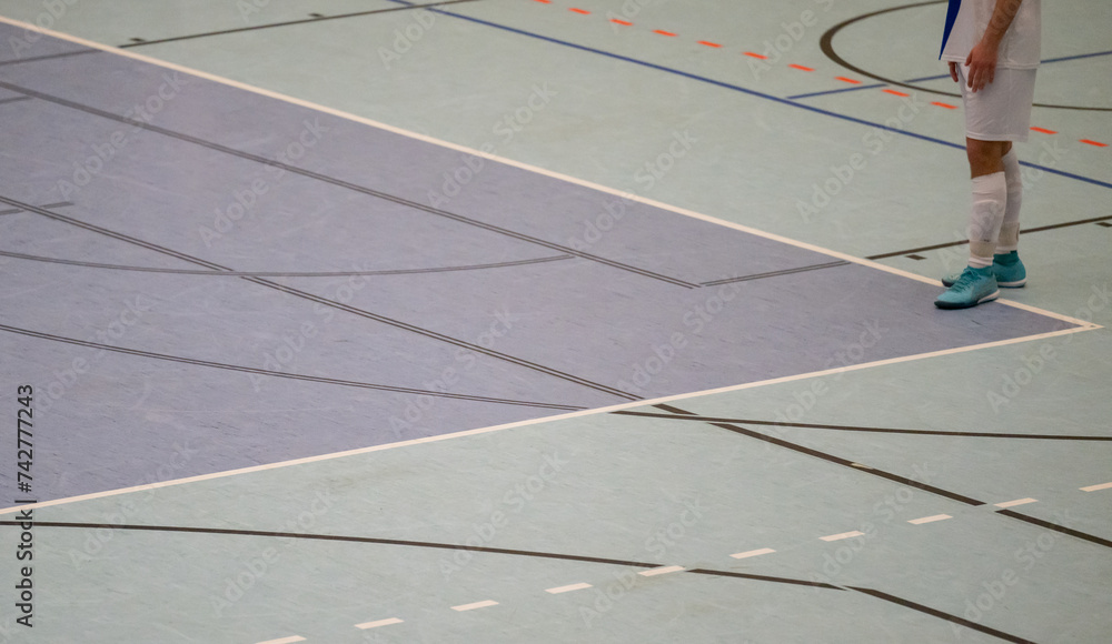 Futsal Hallen Fußball und Sporthallenboden in einer Sporthalle mit ...