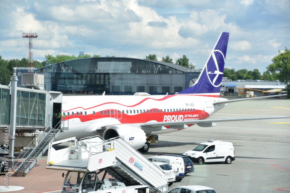 Samolot Boeing, 737 Max, w barwach Independence, Inflight 200, SP-LVD ...