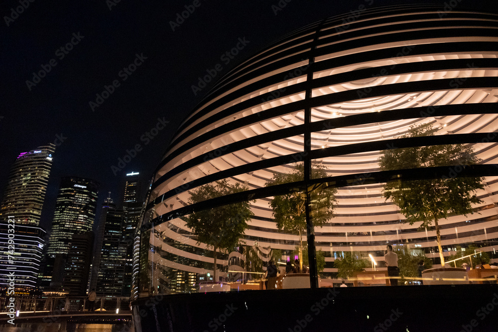 Singapore - 20 October 2022: Apple Marina Bay Sands at night with ...