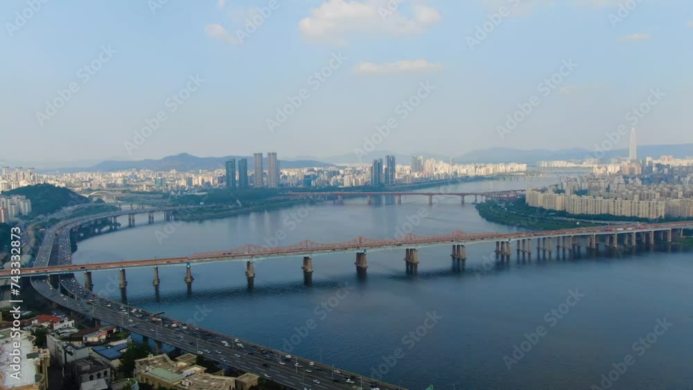 Vidéo Stock Seoul, South Korea, clear sky city building, Han River ...