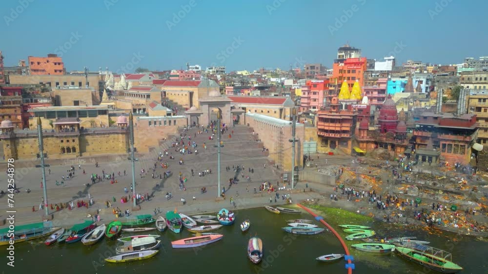 Vidéo Stock AERIAL view of Dashashwamedh Ghat, Kashi Vishwanath Temple ...