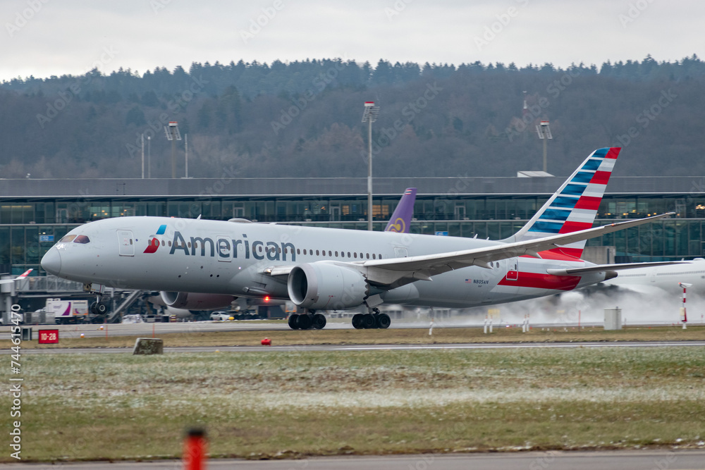 N-805AN American Airlines Boeing 787-8 Dreamliner jet in Zurich in ...