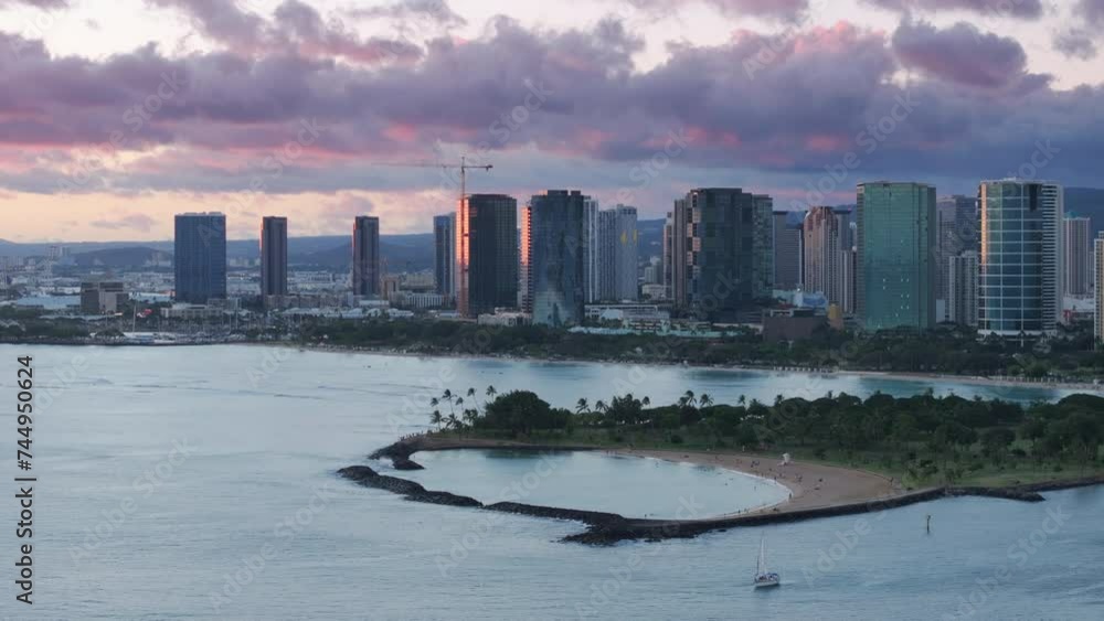 Vidéo Stock Modern buildings of Ala Moana area at cinematic sunset ...