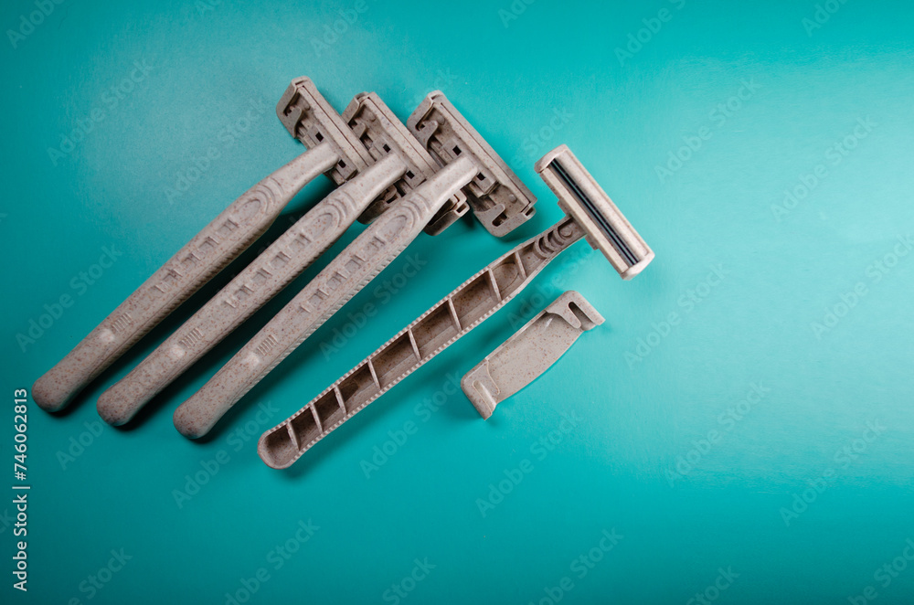 Razor eco made of pressed cardboard flat lay Blue background Choice ...